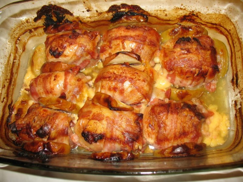 Göngyölt csirkecombok almával - Kőeccerű recept